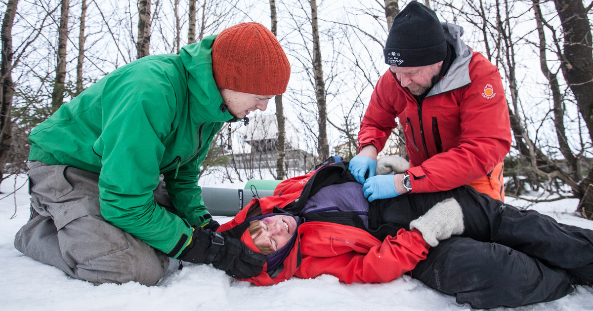 Wilderness First Responder 3-Day Recertification Training in Iceland